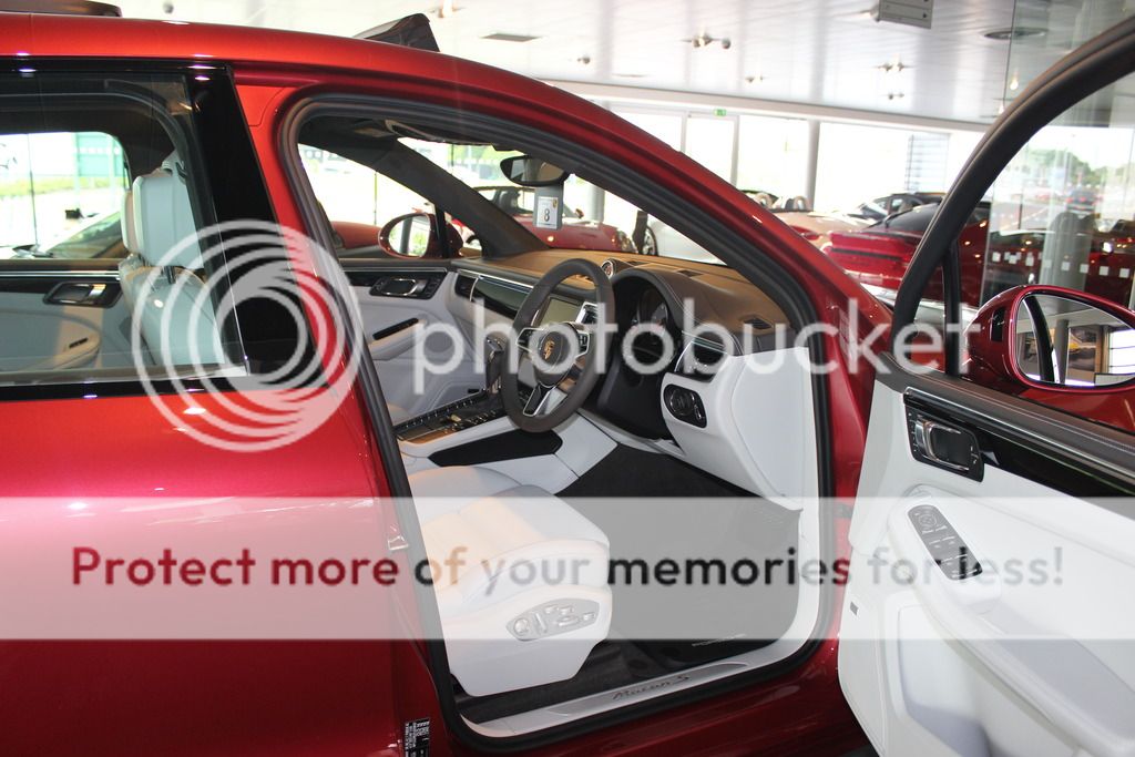 Impulse red | Porsche Macan Forum